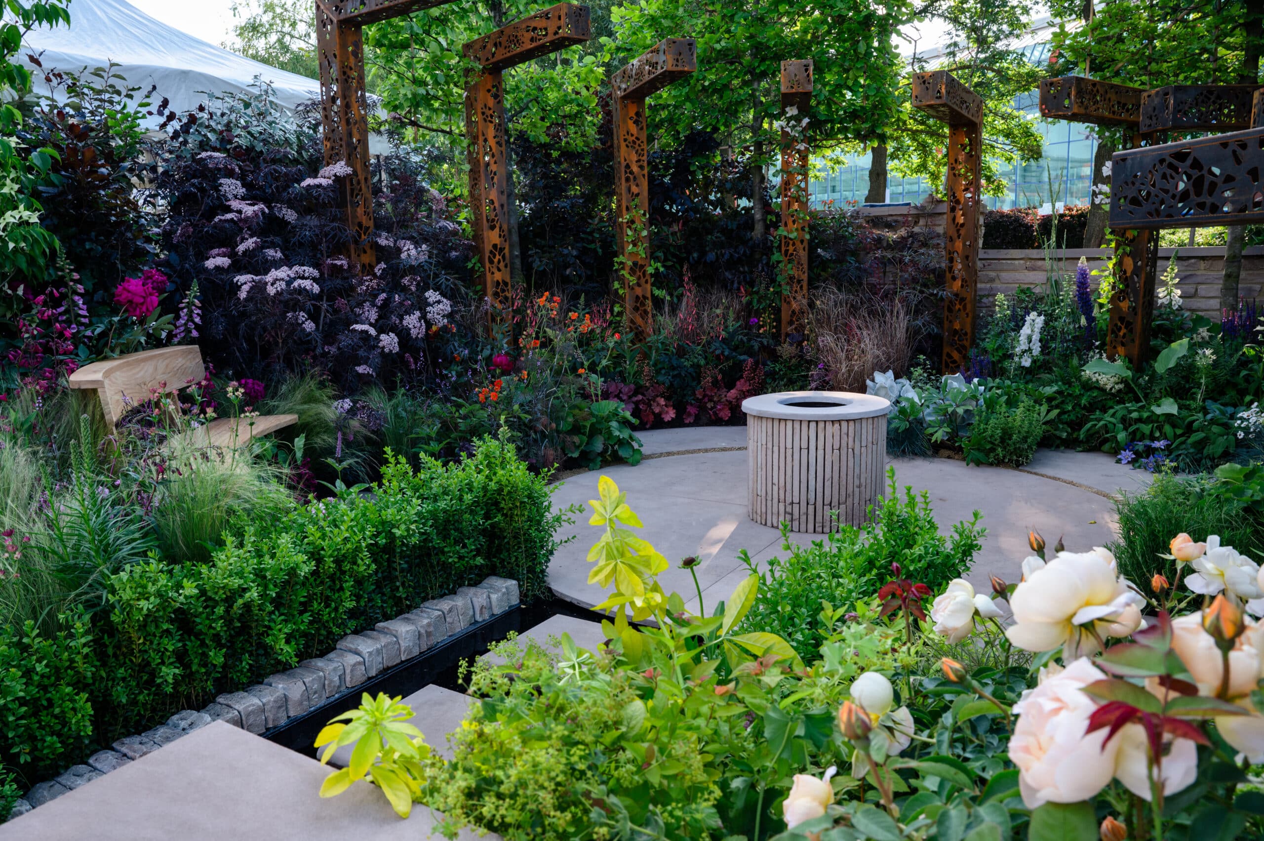 Enjoying outdoor living: Watering for the Perfect May flowers - Outdoor ...